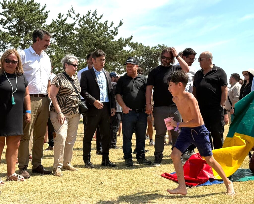 Paredi y Walter Wini acompañaron a Kicillof en el inicio del programa ...